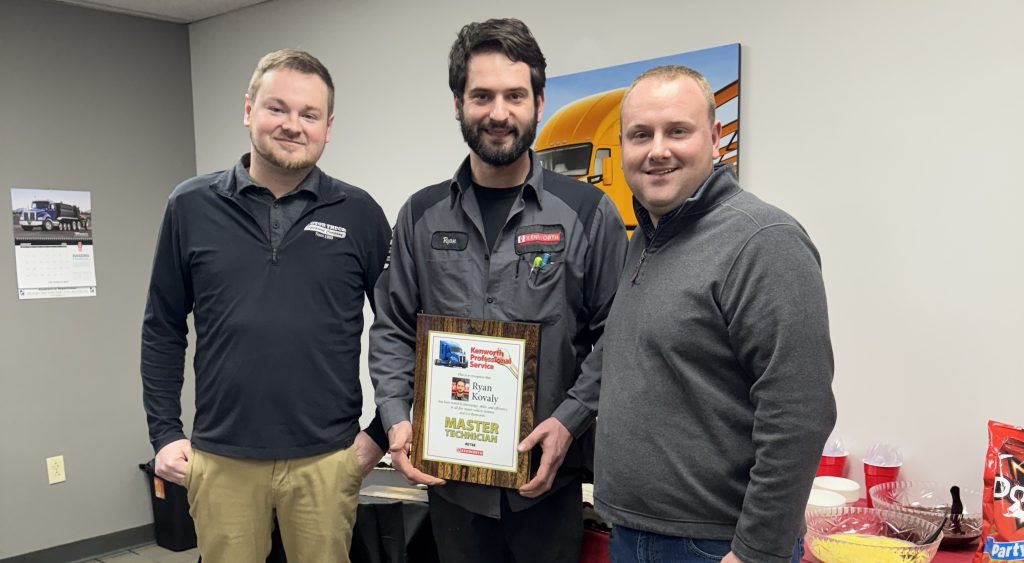 Hine Receives 2024 Paccar Parts Top Gun Award